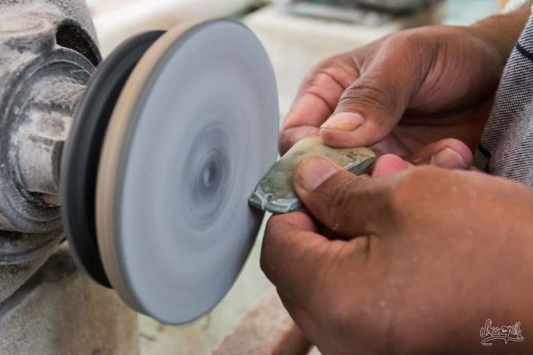 Test - Carve your own jade in New Zealand - Shoesyourpath